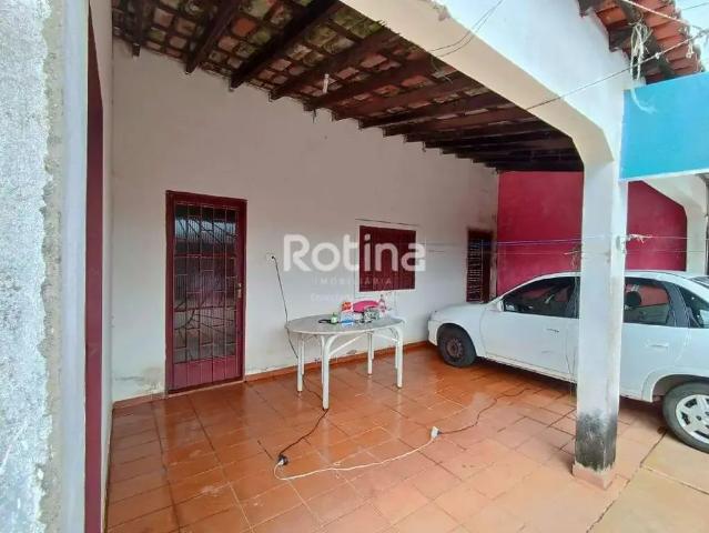 Casa / Sobrado para Venda em Uberlândia/MG Custódio Pereira 3 Quartos