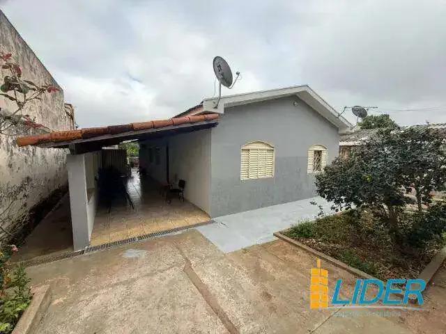 Casa / Sobrado para Venda em Uberlândia/MG Bom Jesus 3 Quartos