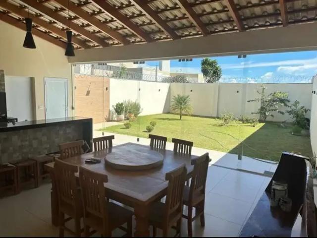 Casa / Sobrado para Venda em Uberlândia/MG Brasil 3 Quartos