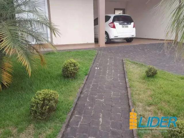 Casa / Sobrado para Venda em Uberlândia/MG Brasil 3 Quartos