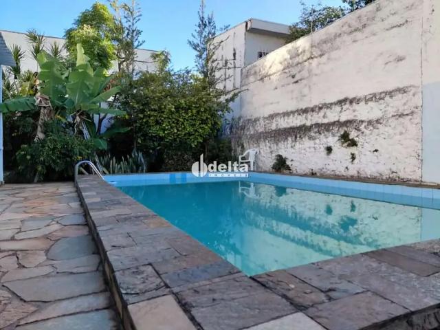 Casa / Sobrado para Venda em Uberlândia/MG Brasil 4 Quartos