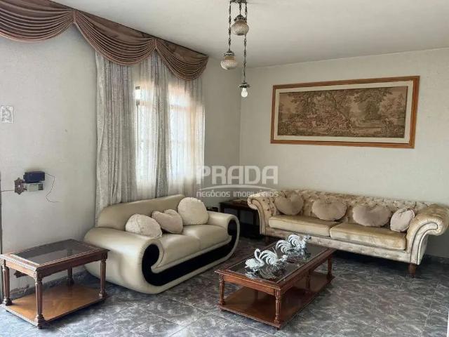 Casa / Sobrado para Venda em Uberlândia/MG Brasil 6 Quartos