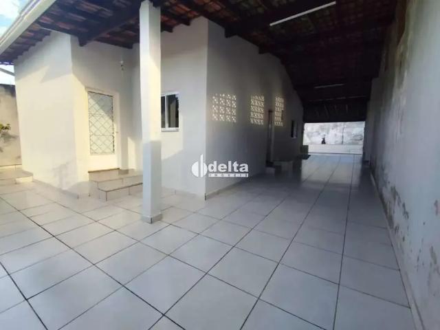 Casa / Sobrado para Venda em Uberlândia/MG Granada 4 Quartos