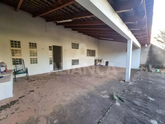 Casa / Sobrado para Venda em Uberlândia/MG Granada 4 Quartos