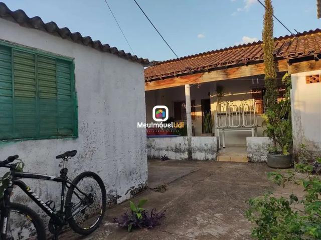 Casa / Sobrado para Venda em Uberlândia/MG Granada 2 Quartos