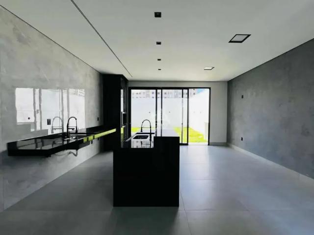 Casa / Sobrado para Venda em Uberlândia/MG Grand Ville 3 Quartos