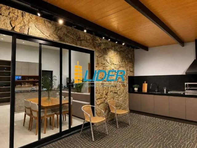Casa / Sobrado para Venda em Uberlândia/MG Grand Ville 3 Quartos