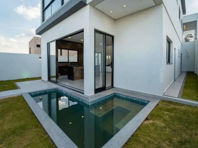 Casa / Sobrado para Venda em Uberlândia/MG Granja Marileusa 4 Quartos