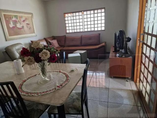 Casa / Sobrado para Venda em Uberlândia/MG Distrito Industrial 3 Quartos