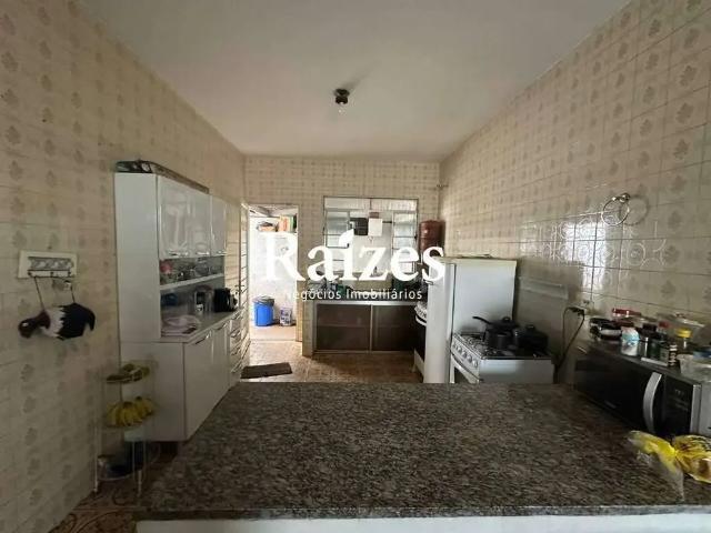 Casa / Sobrado para Venda em Uberlândia/MG Fundinho 4 Quartos