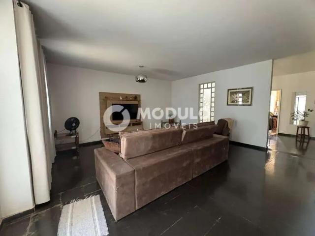 Casa / Sobrado para Venda em Uberlândia/MG Fundinho 4 Quartos