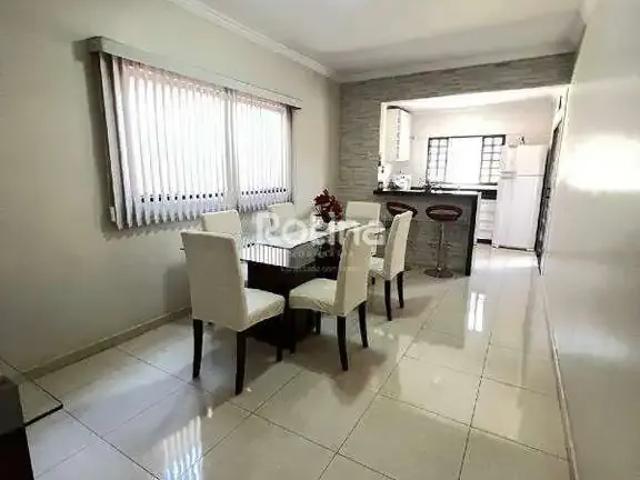 Casa / Sobrado para Venda em Uberlândia/MG Jardim América I 3 Quartos