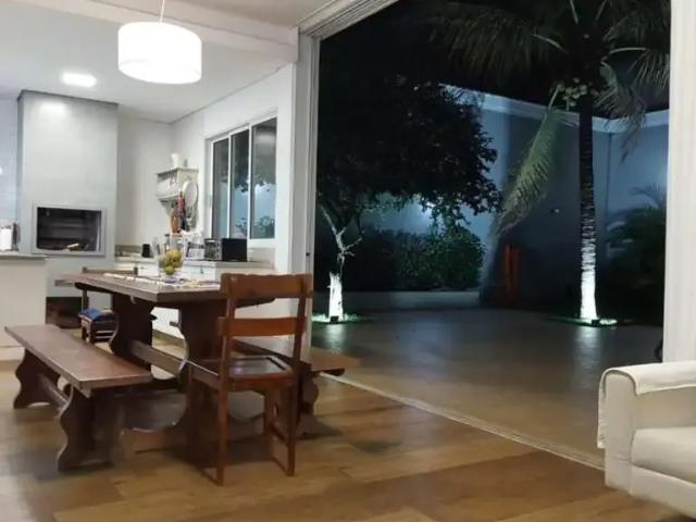 Casa / Sobrado para Venda em Uberlândia/MG Jardim Colina 4 Quartos