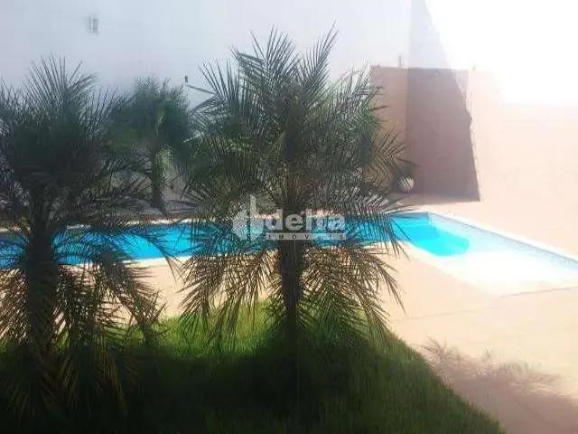 Casa / Sobrado para Venda em Uberlândia/MG Jardim Colina 4 Quartos