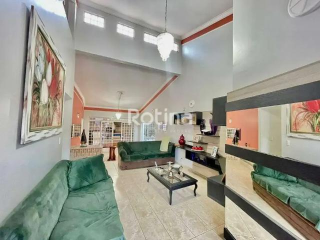 Casa / Sobrado para Venda em Uberlândia/MG Jardim Colina 3 Quartos