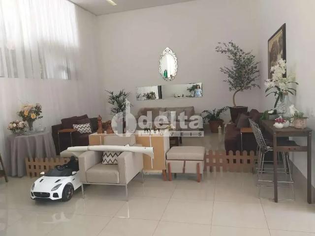 Casa / Sobrado para Venda em Uberlândia/MG Jardim Colina 3 Quartos