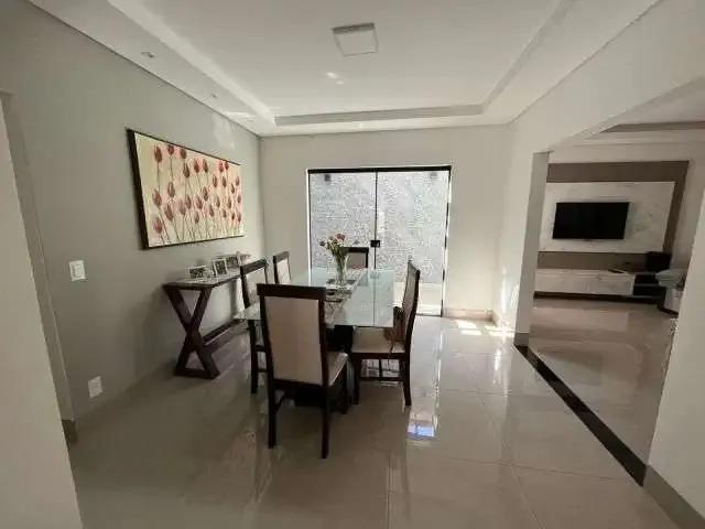Casa / Sobrado para Venda em Uberlândia/MG Jardim das Palmeiras 3 Quartos