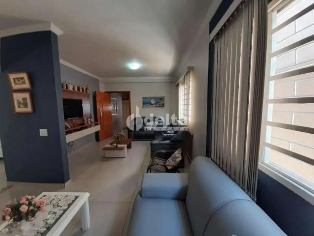 Casa / Sobrado para Venda em Uberlândia/MG Jardim dos Gravatás 4 Quartos