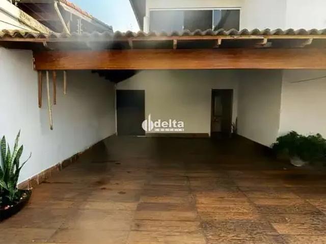 Casa / Sobrado para Venda em Uberlândia/MG Jardim Europa 5 Quartos