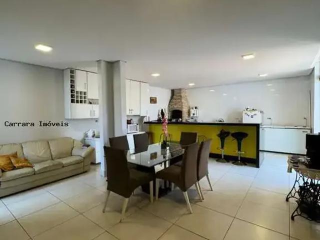 Casa / Sobrado para Venda em Uberlândia/MG Jardim Europa 5 Quartos