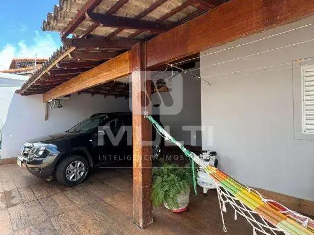 Casa / Sobrado para Venda em Uberlândia/MG Jardim Europa 5 Quartos