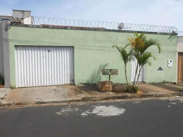 Casa / Sobrado para Venda em Uberlândia/MG Jardim Europa 2 Quartos
