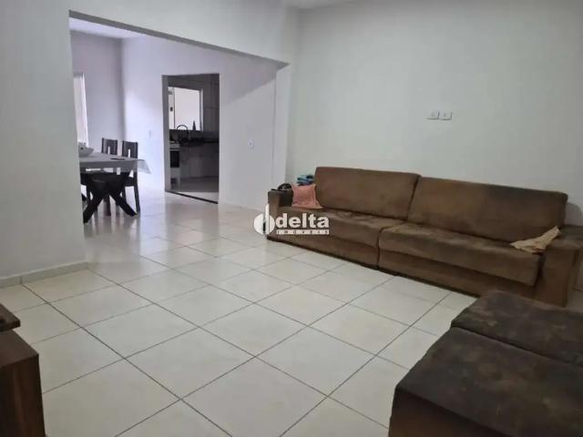 Casa / Sobrado para Venda em Uberlândia/MG Jardim Europa 2 Quartos