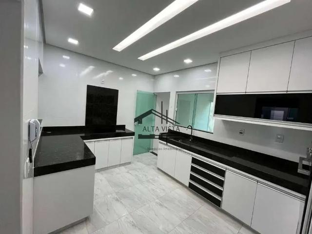 Casa / Sobrado para Venda em Uberlândia/MG Jardim Europa 3 Quartos