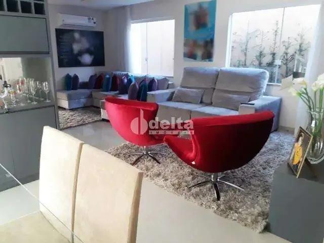 Casa / Sobrado para Venda em Uberlândia/MG Jardim Europa 3 Quartos