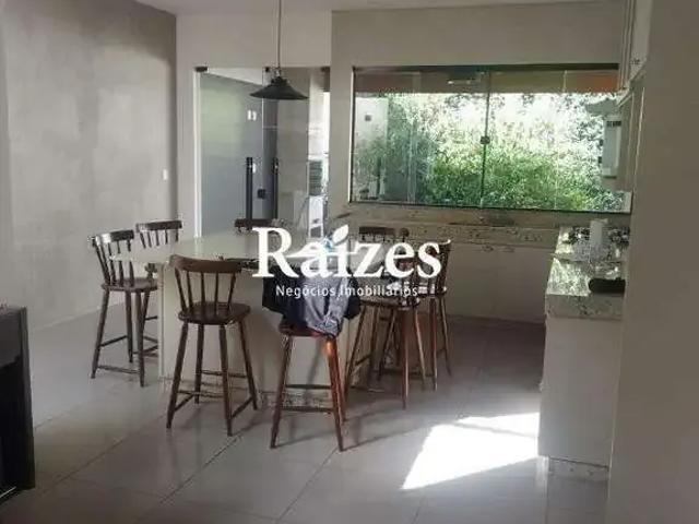 Casa / Sobrado para Venda em Uberlândia/MG Jardim Europa 3 Quartos