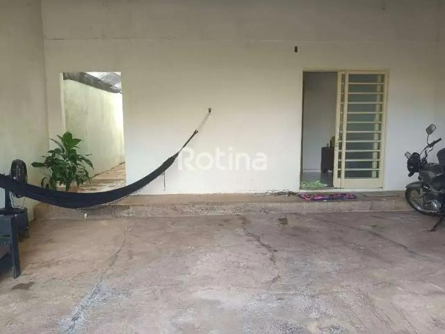 Casa / Sobrado para Venda em Uberlândia/MG Jardim Holanda 3 Quartos