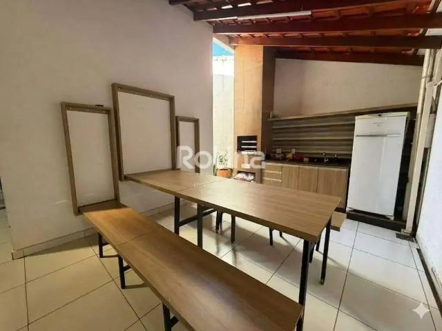 Casa / Sobrado para Venda em Uberlândia/MG Jardim Holanda 2 Quartos
