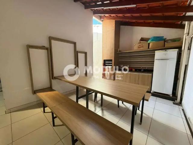 Casa / Sobrado para Venda em Uberlândia/MG Jardim Holanda 2 Quartos