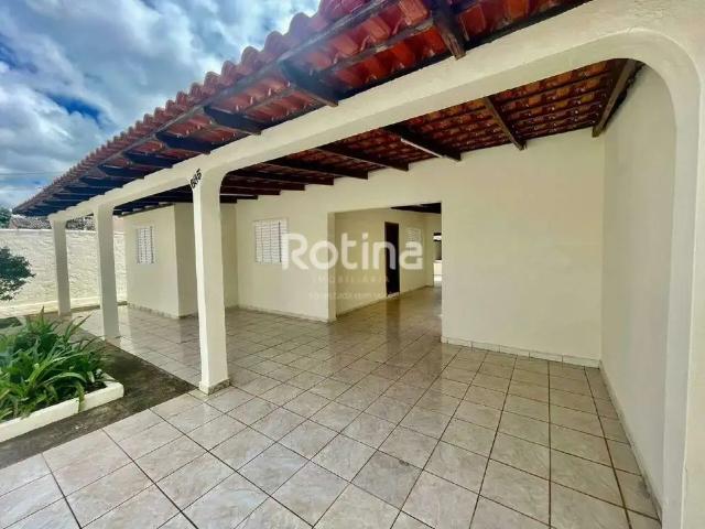 Casa / Sobrado para Venda em Uberlândia/MG Jardim Ipanema I 3 Quartos