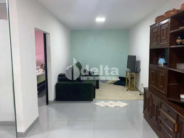 Casa / Sobrado para Venda em Uberlândia/MG Jardim Ipanema I 3 Quartos