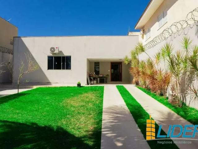 Casa / Sobrado para Venda em Uberlândia/MG Jardim Karaíba 3 Quartos