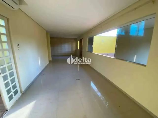 Casa / Sobrado para Venda em Uberlândia/MG Jardim Karaíba 3 Quartos