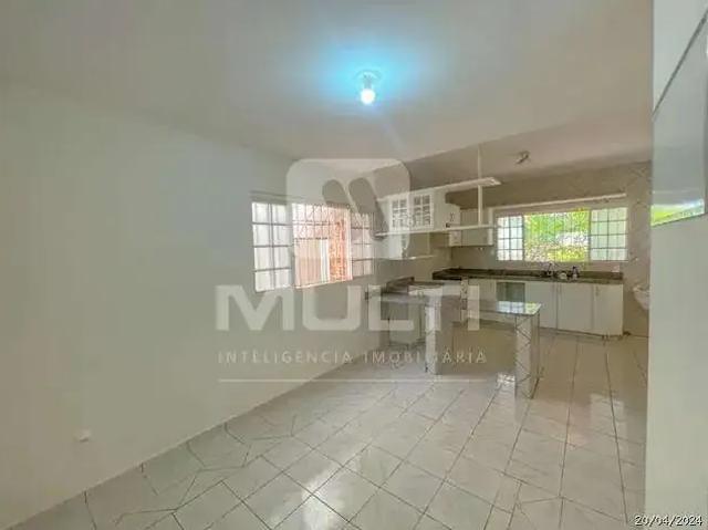 Casa / Sobrado para Venda em Uberlândia/MG Jardim Karaíba 3 Quartos