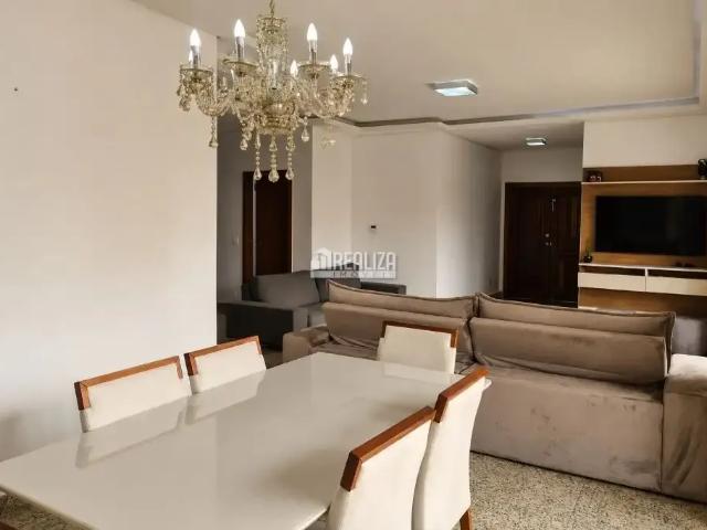 Casa / Sobrado para Venda em Uberlândia/MG Jardim Karaíba 3 Quartos