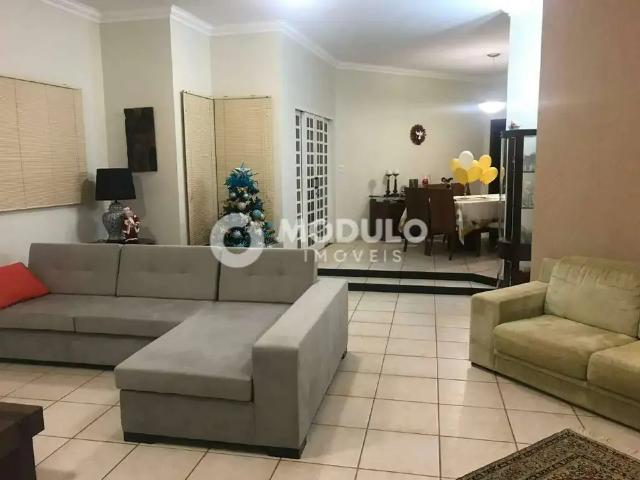 Casa / Sobrado para Venda em Uberlândia/MG Jardim Karaíba 3 Quartos