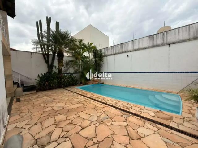 Casa / Sobrado para Venda em Uberlândia/MG Jardim Karaíba 4 Quartos
