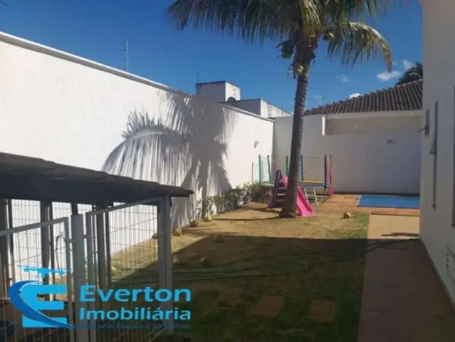 Casa / Sobrado para Venda em Uberlândia/MG Jardim Karaíba 4 Quartos