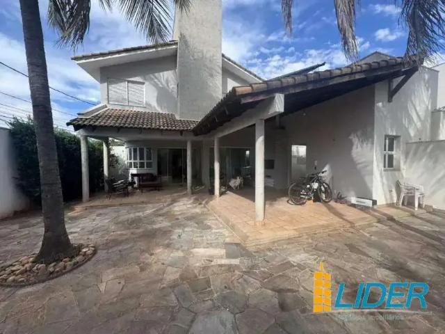 Casa / Sobrado para Venda em Uberlândia/MG Jardim Karaíba 4 Quartos