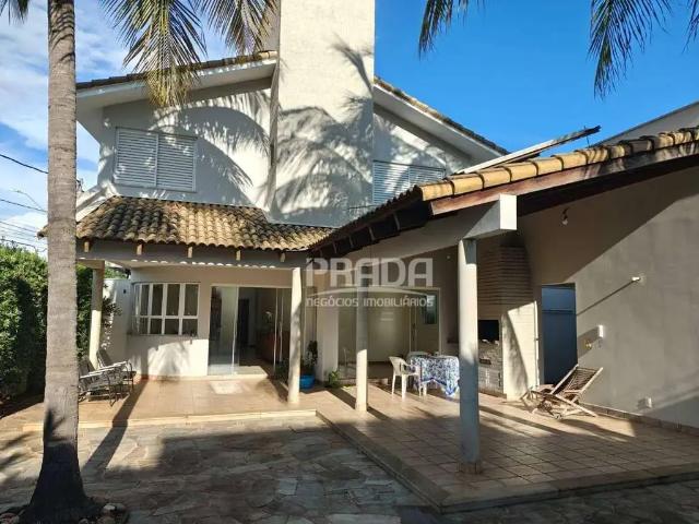 Casa / Sobrado para Venda em Uberlândia/MG Jardim Karaíba 4 Quartos
