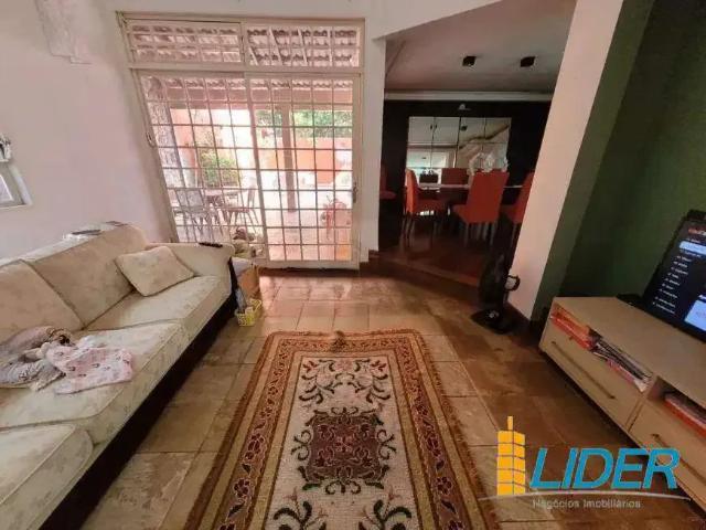 Casa / Sobrado para Venda em Uberlândia/MG Jardim Karaíba 4 Quartos