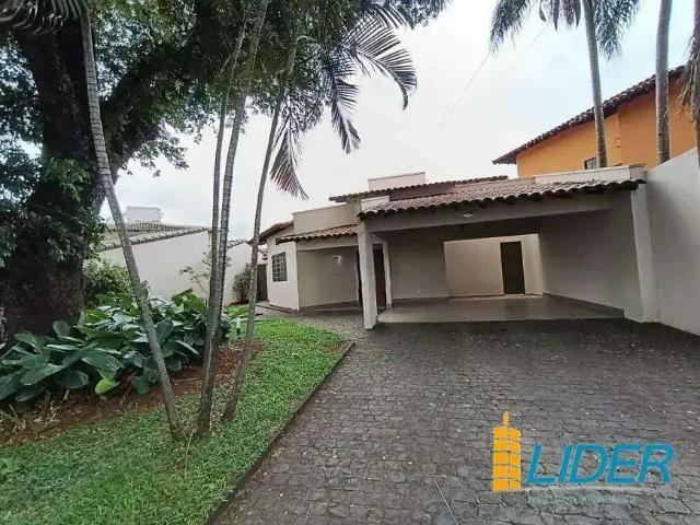 Casa / Sobrado para Venda em Uberlândia/MG Jardim Karaíba 4 Quartos