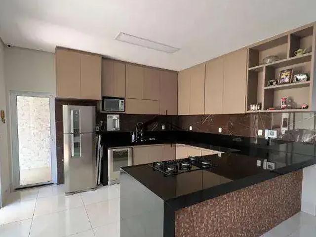 Casa / Sobrado para Venda em Uberlândia/MG Jardim Veneza 3 Quartos