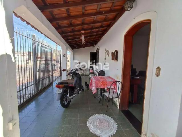Casa / Sobrado para Venda em Uberlândia/MG Osvaldo Rezende 3 Quartos