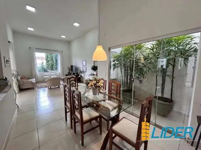 Casa / Sobrado para Venda em Uberlândia/MG Osvaldo Rezende 3 Quartos