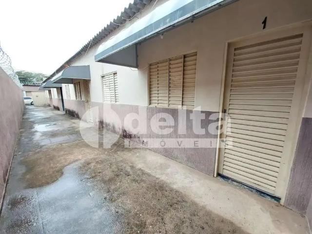 Casa / Sobrado para Venda em Uberlândia/MG Lagoinha 2 Quartos